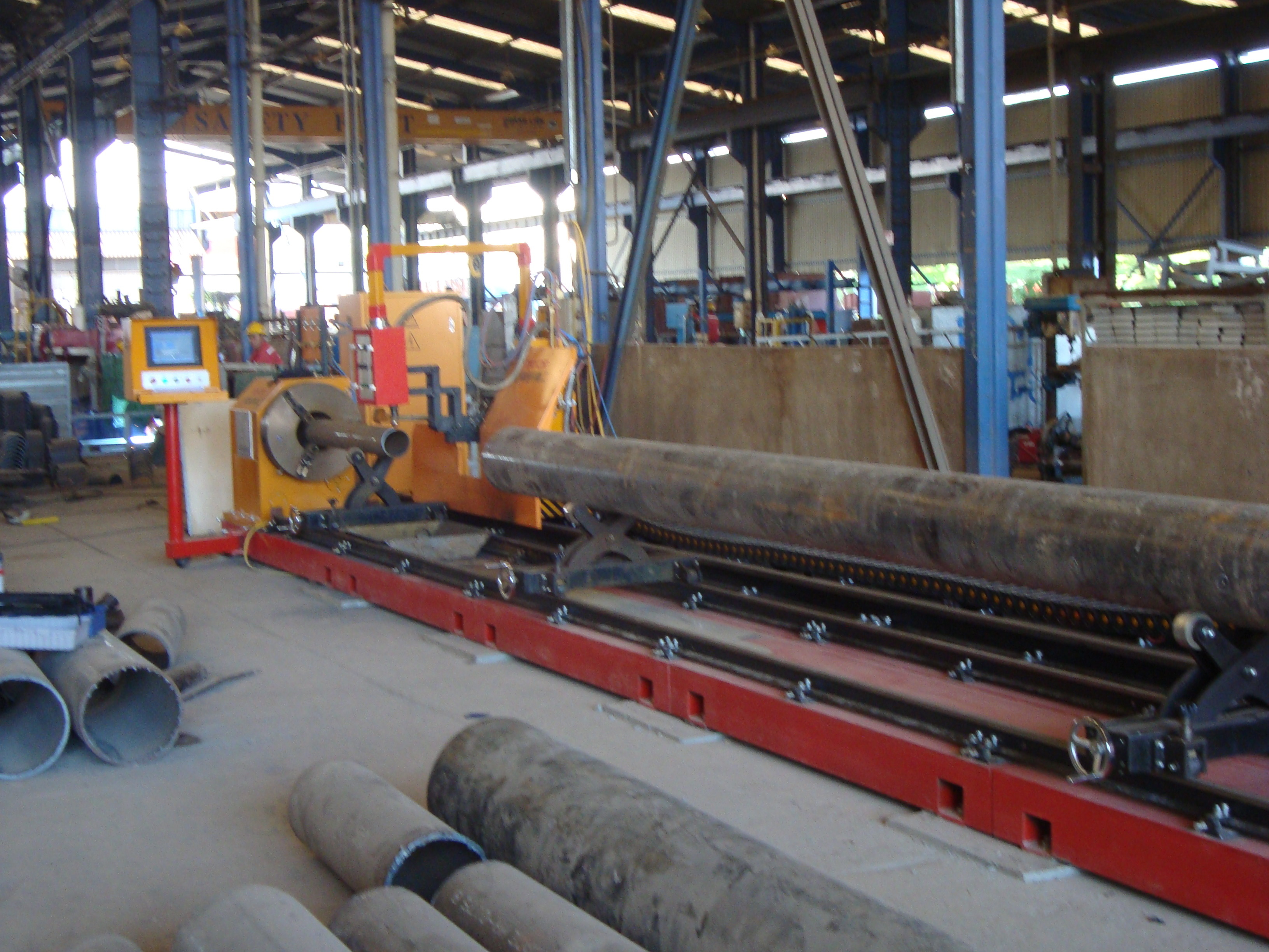 PLC CNC Pipe Profile Cutting Machine With Plasma Cutting Rack And ...